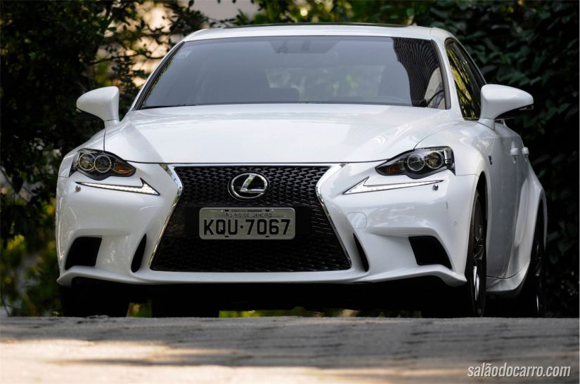 Lexus IS 250 F-Sport - Testes | carzin