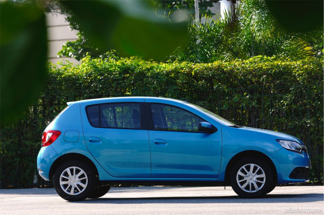 Renault Sandero Expression 1.0 - Testes | carzin